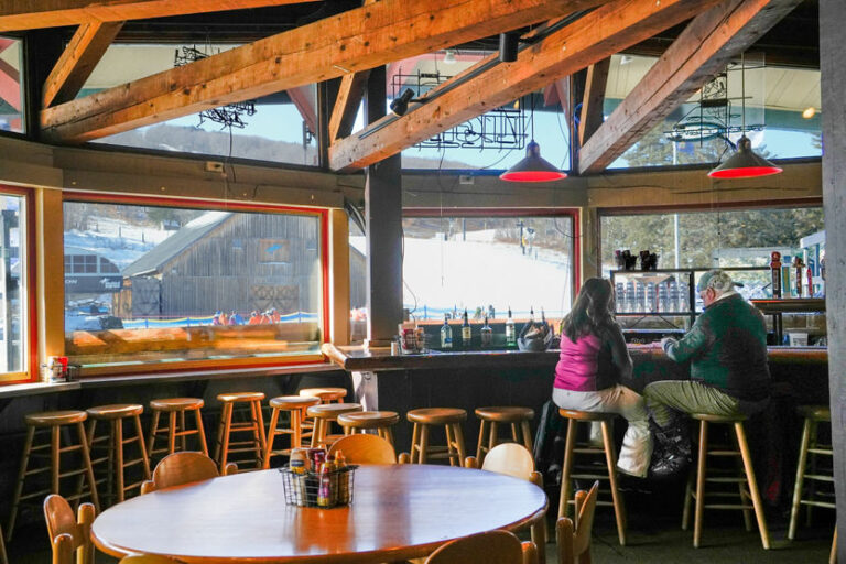 BRUCE JACQUES LIVE AT CUZZINS - SVDV Chamber of Commerce